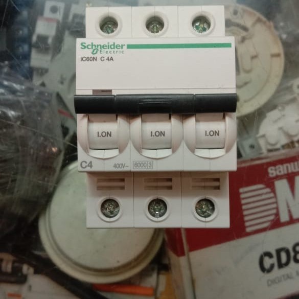 Jual Mcb Schneider Ic60N 3P 4A 3Phase 6Ka A9F74304 Miniatur Circuit Breaker | Shopee Indonesia