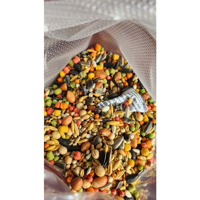 Jual DELUXE SEED KUACI HITAM KACANG MERAH MEDIUM PARROT 1KG | Shopee ...