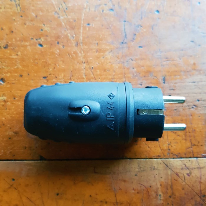 Jual Steker Karet Likon 2P 16A 250V IP44 / Colokan Karet Likon 2P 16A ...