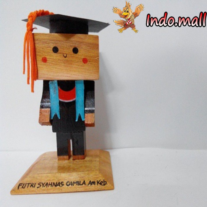 Jual Boneka Wisuda Danbo Kayu Kado Valentine Romantis Couple ...