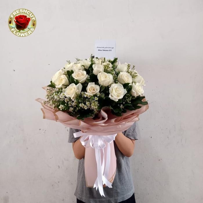 Jual lyigyophile Buket bunga mawar putih fresh hadiah anniversari atau ...