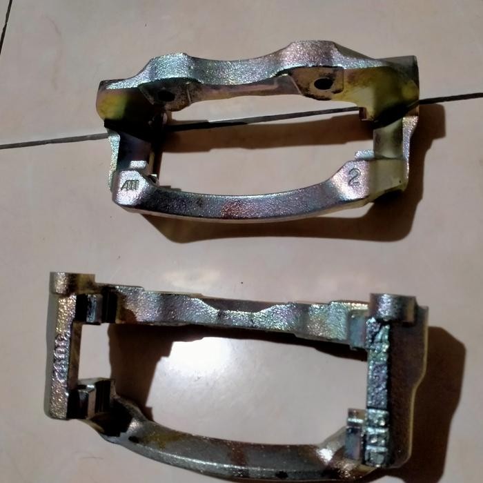 Jual BREKET KALIPER BREKAT KAMPAS REM INOVA TERLARIS | Shopee Indonesia