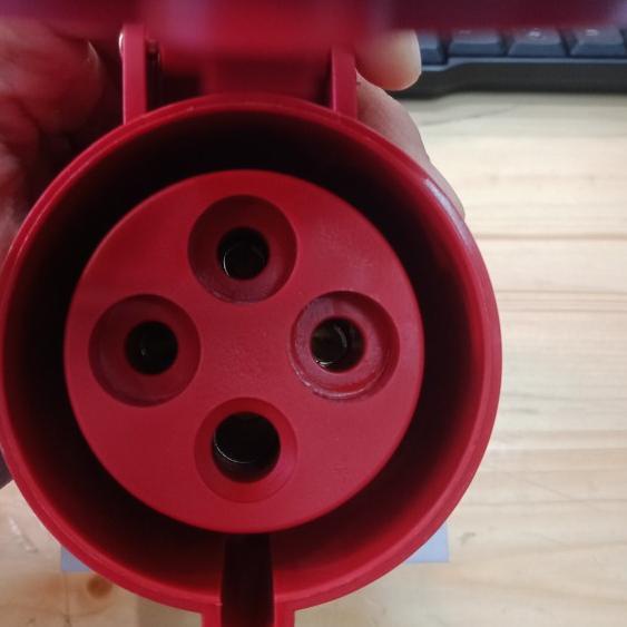 Jual Surface Maouting / Female / Industrial Socket 3 phase 4 pin 32 ...