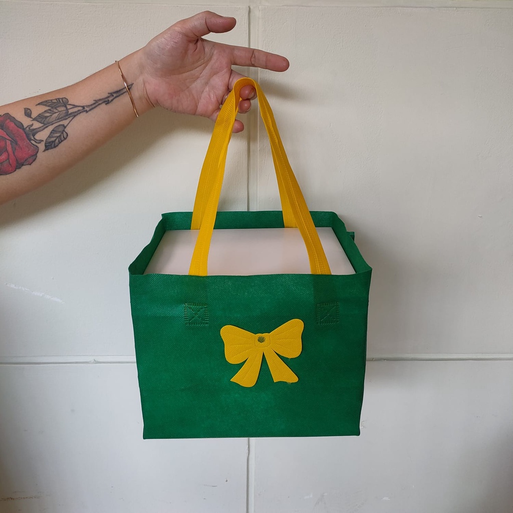 Jual Tas hajatan box nasi 22x22 20x20 dengan motif pita / tas kotak nasi 22x22 20x20 / tas kotak ...