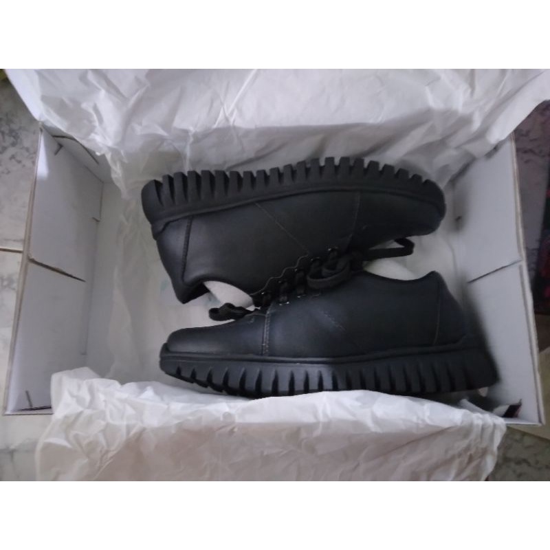 Jual Sepatu Adorable Projects (BOOKED) | Shopee Indonesia
