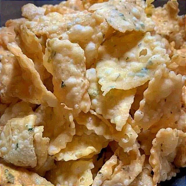 Jual Hamima_Snack Keripik Pangsit Bawang/Kue Bawang 250 gr | Shopee ...