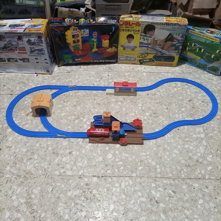 Jual Takara Tomy Chuggington Plarail Wilson Quarry Loader Adventure Set ...