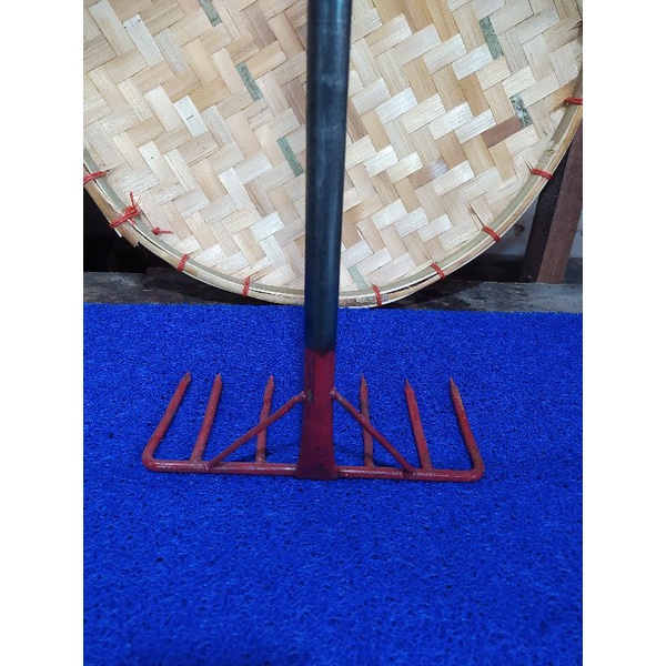Jual Garuk sampah gagang besi panjang / garuk tanah dedaunan | Shopee ...