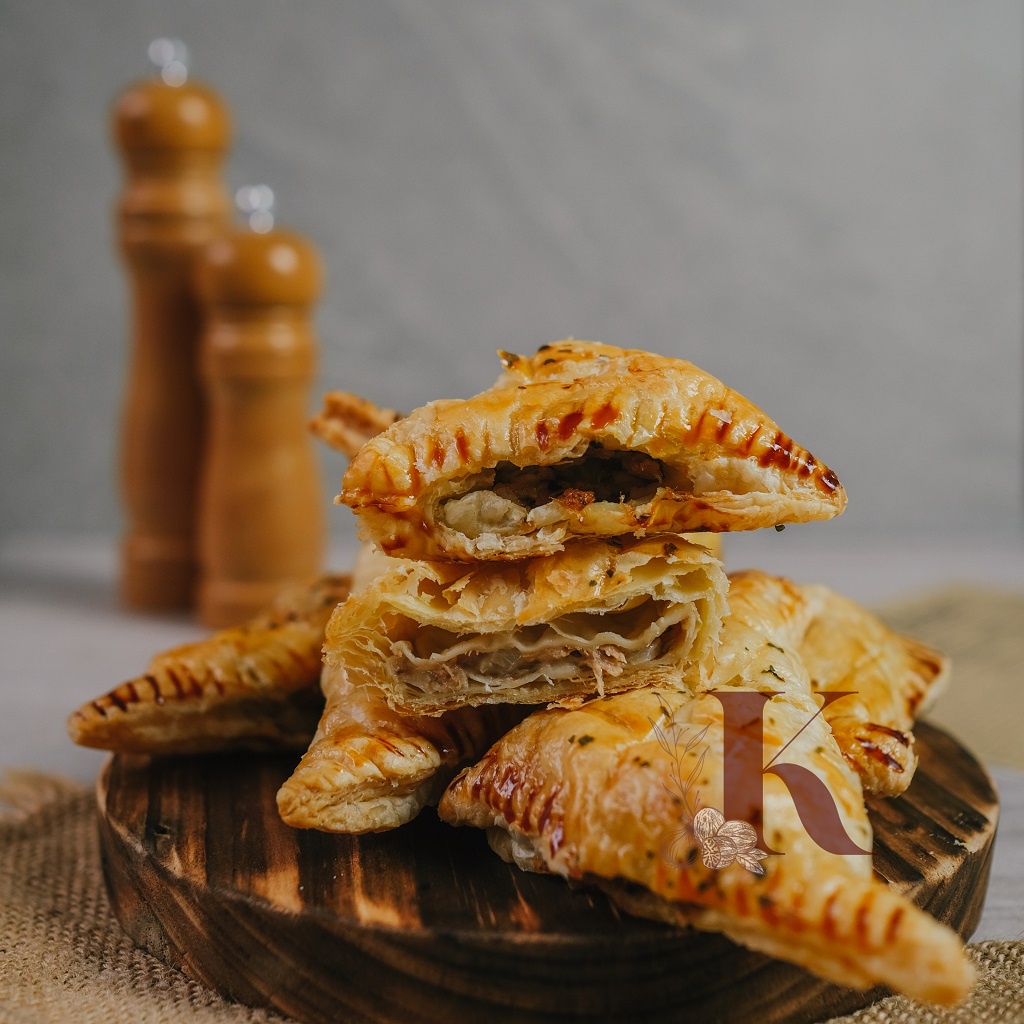 Jual Assorted Mini Puffs, puff pastry with savory fillings | Shopee ...