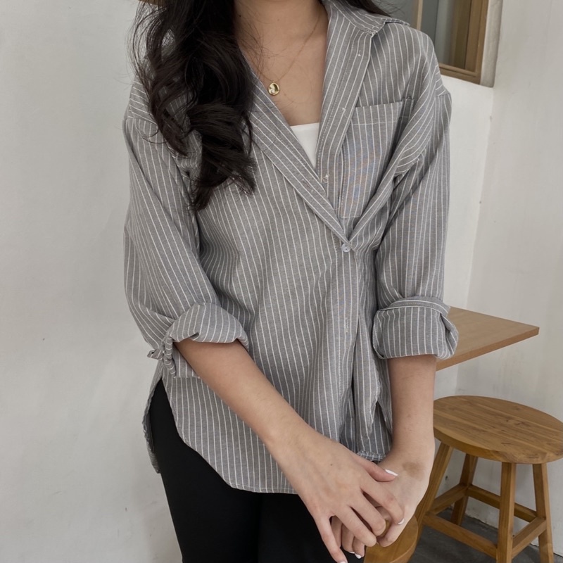 Jual KEMEJA SALUR OVERSIZE SHAKILA | Hailey Oversized Stripe Shirt | KEMEJA GARIS GARIS KECIL ...