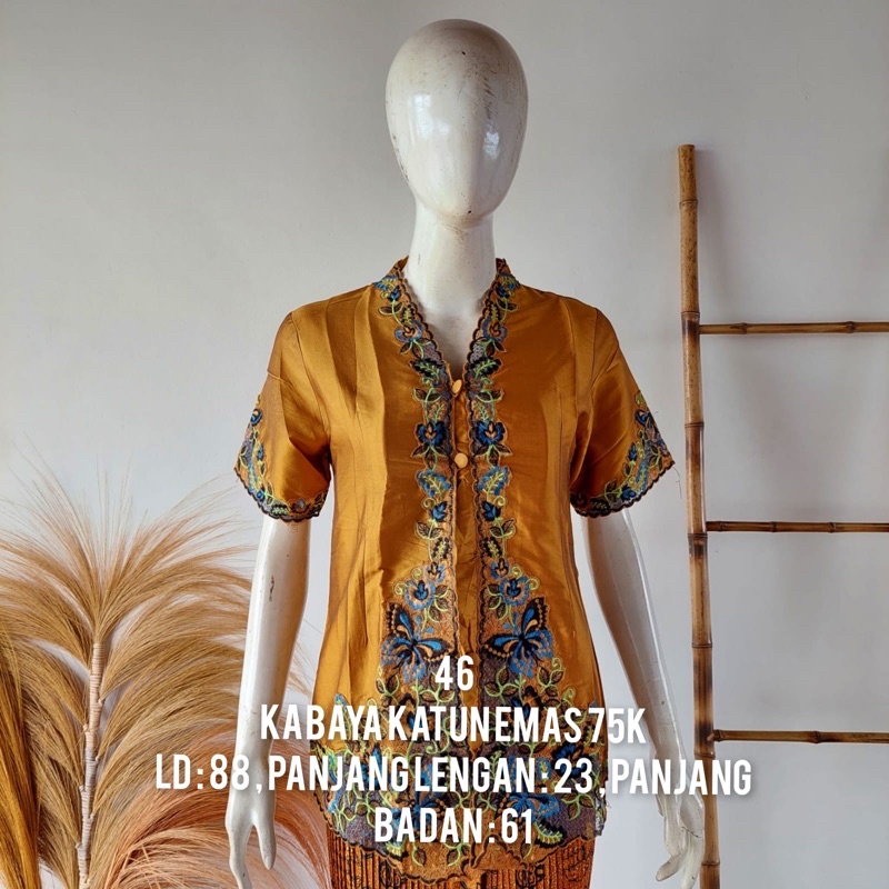 Jual kebaya kutubaru bunga/kebaya jogja | Shopee Indonesia