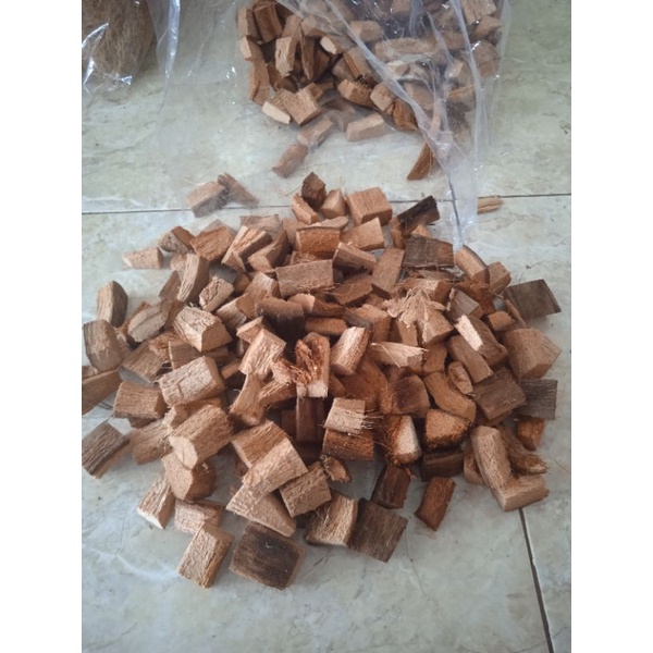 Jual Cocochip Media tanam anggrek Alas Coco Husk reptil 1kg | Shopee ...