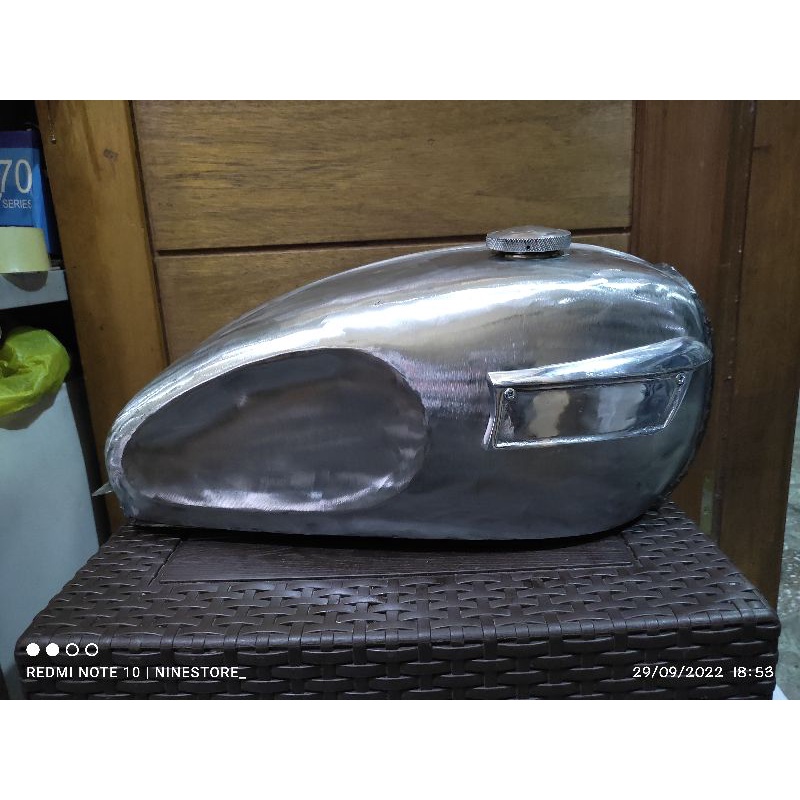 Jual tangki custom model triumph, tangki kustom brithisan with emblem ...