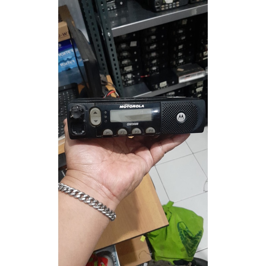 Jual Radio Rig Motorola GM3688 Made in Malaysia Frekuensi Uhf 350 sd ...