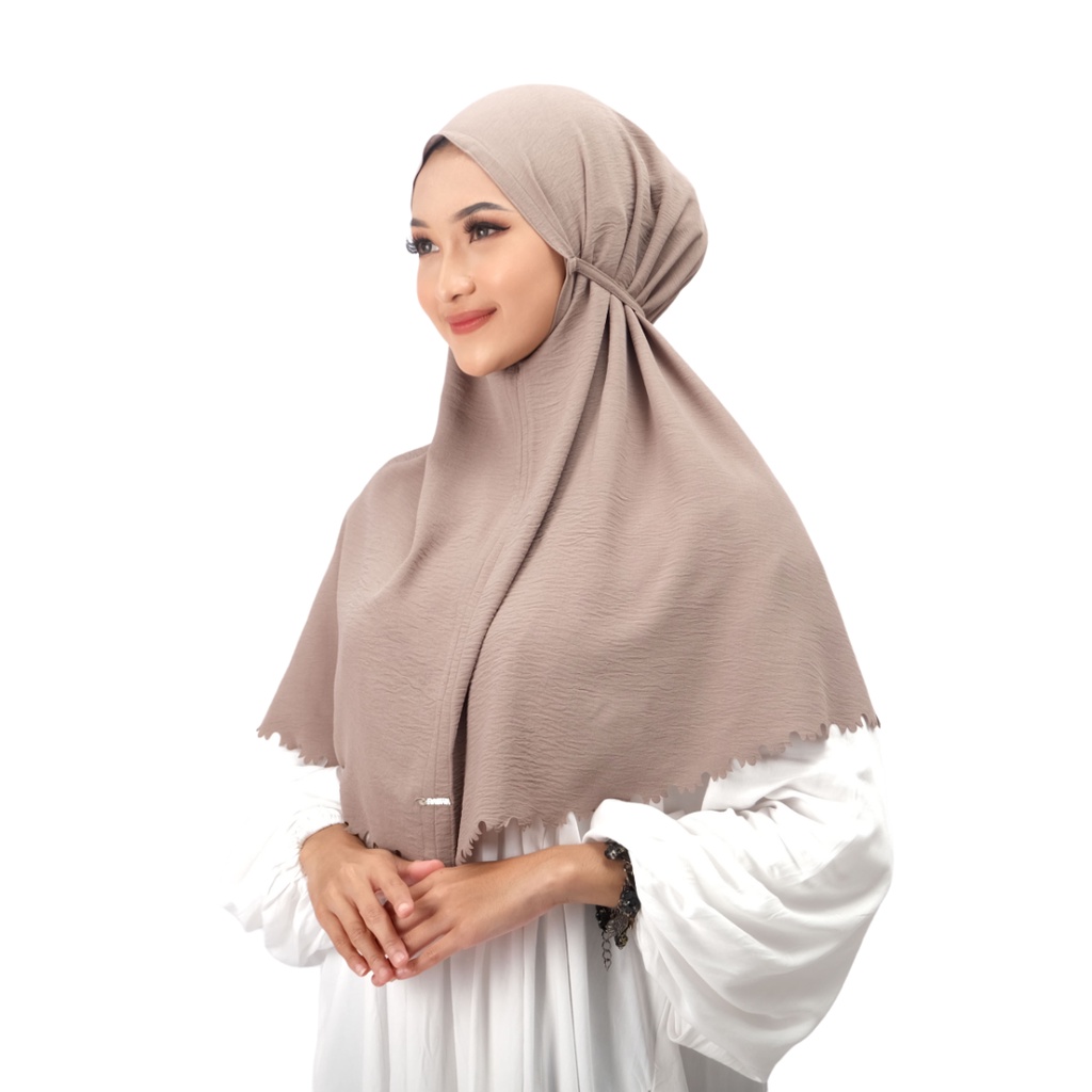 Jual Razwa Zaura - Hijab bergo instant crinkle airflow - Gray | Shopee Indonesia