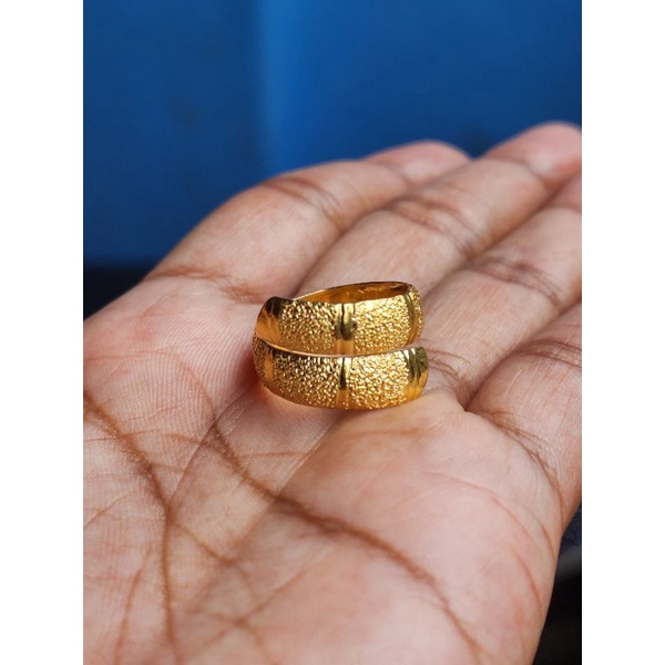 Jual Cincin Lis pasir lurus lapis emas | Shopee Indonesia