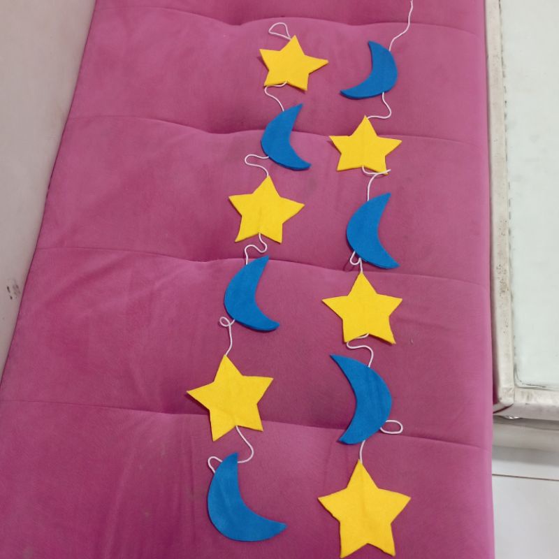 Jual Hiasan gantung bulan bintang kain flanel / hiasan jendela kelas ... Jual Hiasan gantung bulan bintang kain flanel / hiasan jendela kelas ...