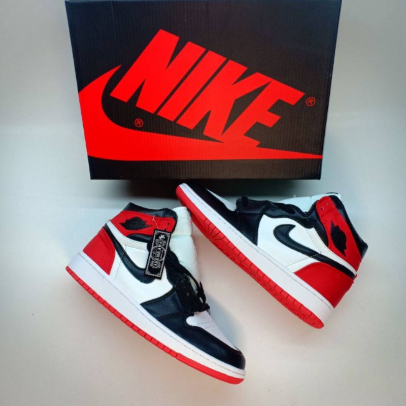 Jual SEPATU BASKET NIKE AIR JORDAN 1 HIGH OG SATIN BLACK TOE | Shopee ...
