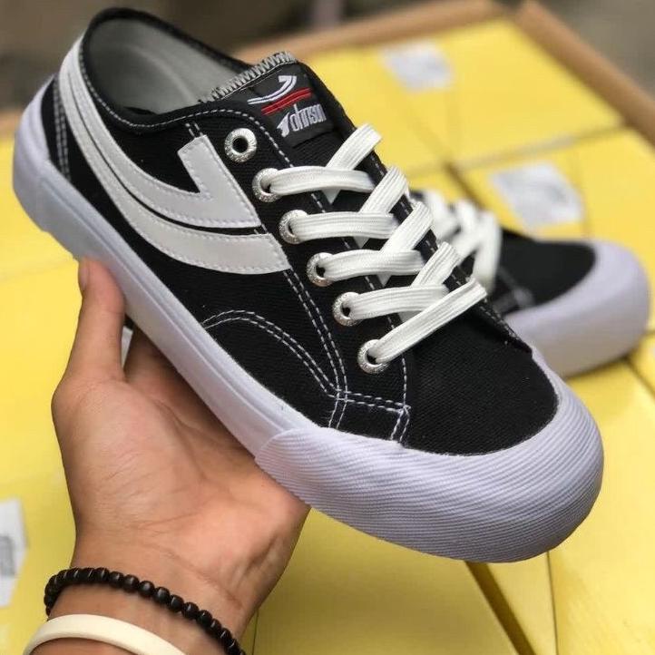 Jual Harga Bersahabat Sepatu Johnson Galaxy Pro Black White High ...