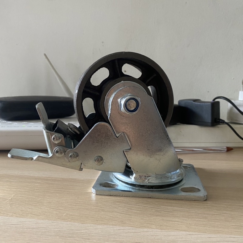 Jual RODA TROLLEY TROLI BESI 4 INCH CAST IRON TIPE HIDUP + REM | Shopee ...