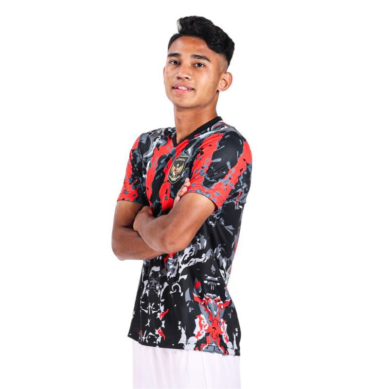 Jual JERSEY TRAINING PREMATCH TIMNAS INDONESIA MILLS 2022 2023 MERAH ...