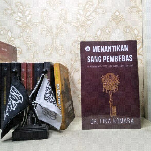 Jual Menantikan Sang Pembebas | Shopee Indonesia