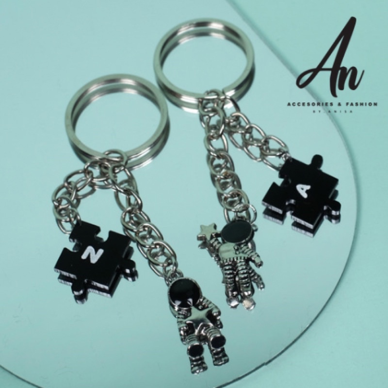Jual GANTUNGAN KUNCI COUPLE PUZZLE X ASTRONOT BISA CUSTOM HURUF / ANGKA ...