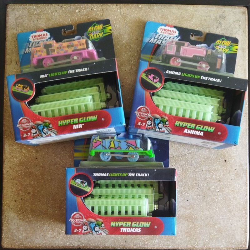 Jual Thomas and Friends Track master glow in the dark hyper glow nia ...