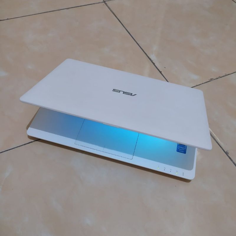 Jual laptop netbook second asus 12 inch slim ram 2gb harddisk 320gb ...