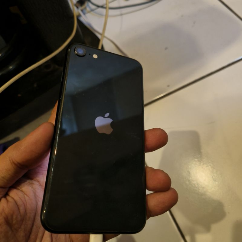 Jual iphone se 2020 lock kekunci icloud,imei aman,64gb | Shopee Indonesia
