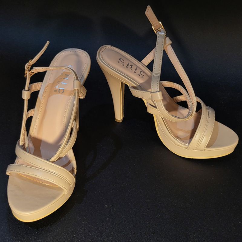 Jual Preloved - Chic Fortune Creme Heels | Shopee Indonesia