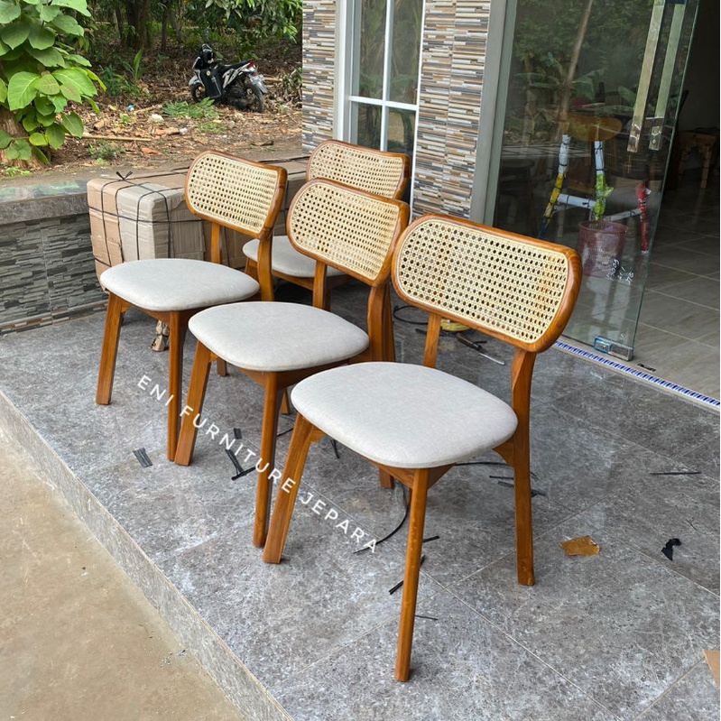 Jual Kursi Cafe Rotan Jati - Kursi Makan Cafe Minimalis - Kursi Makan Cafe Model Kacang Rotan ...