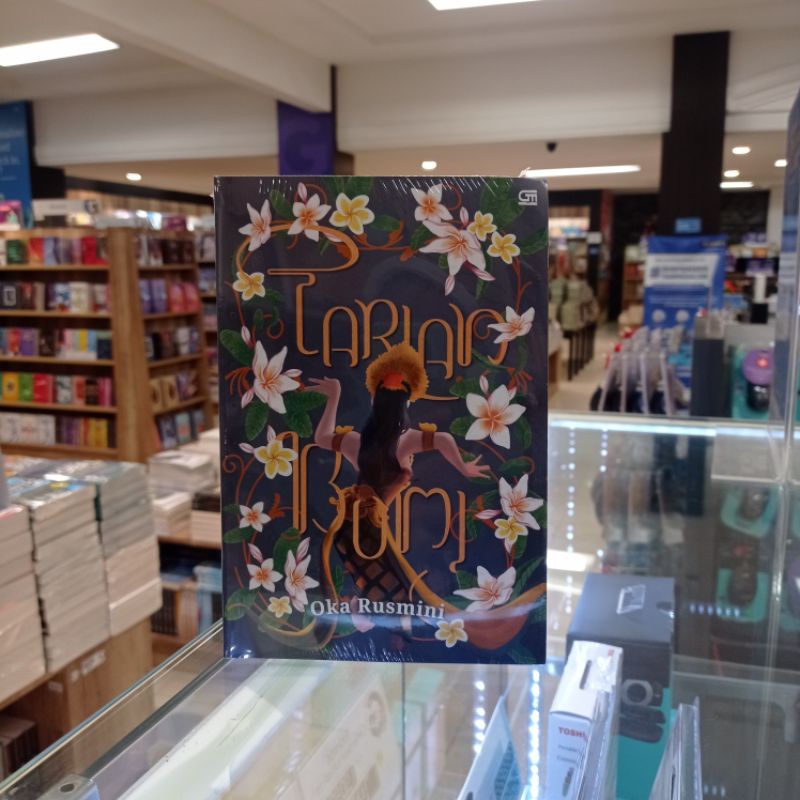 Jual Novel Tarian Bumi - Oka Rusmini Original Gramedia | Shopee Indonesia