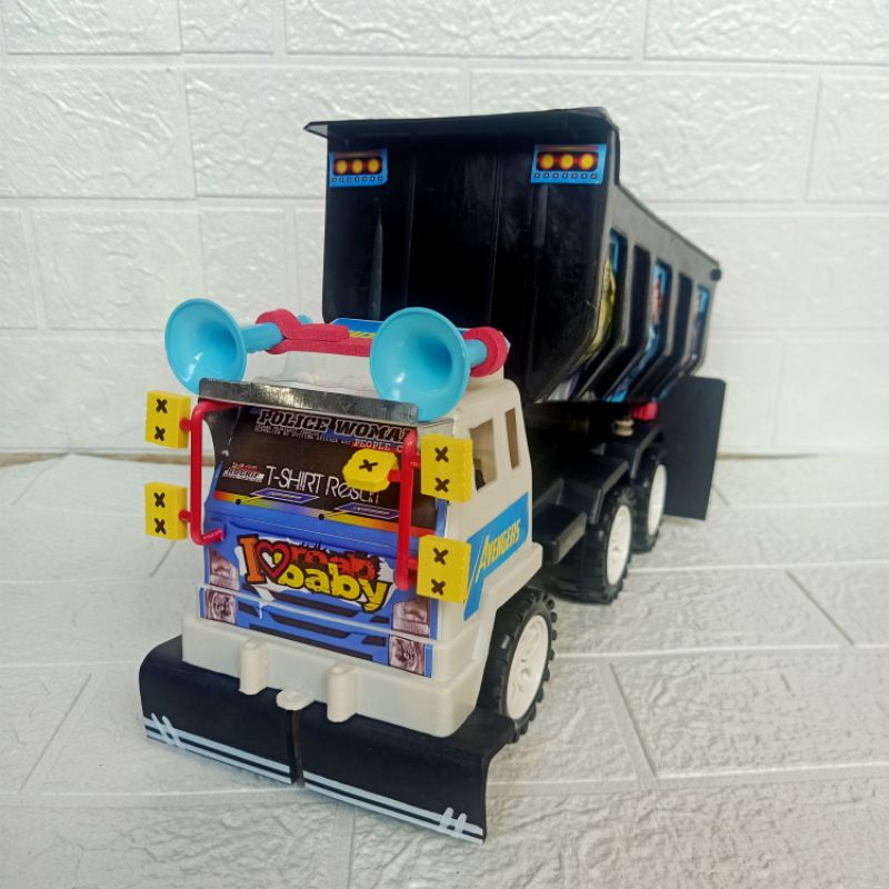 Jual Modifikasi Miniatur truk oleng pasir Mainan mobilan anak-anak ...