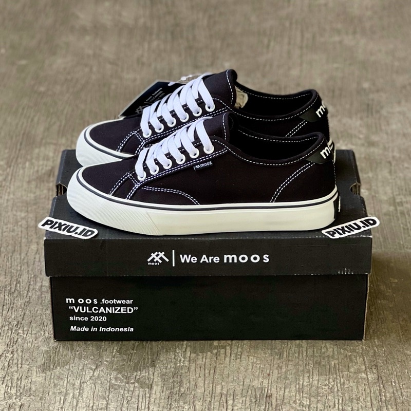 Jual 100% BRAND LOKAL ORIGINAL MOOS FOOTWEAR OX GOOFY BLACK WHITE ...