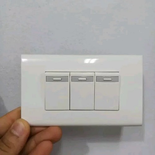 Jual Panasonic Saklar Lampu Triple Saklar Tiga Tombol Model Panjang ...