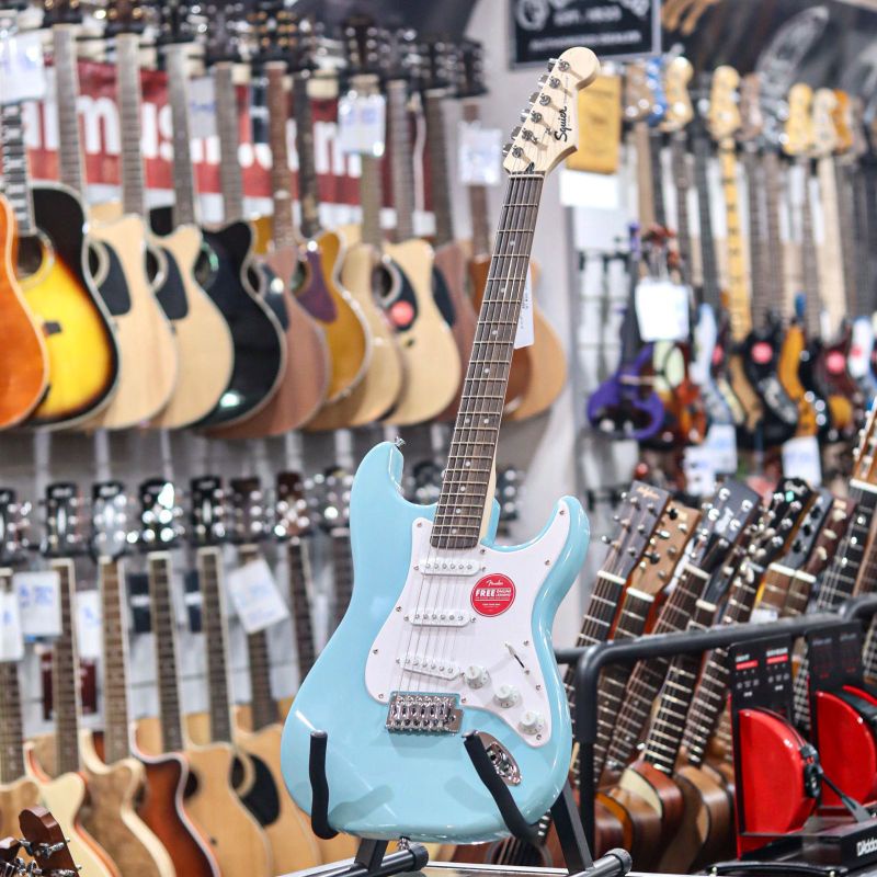 Jual Squier Bullet Tremolo Stratocaster SSS Pauferro Tropical Torquise ...