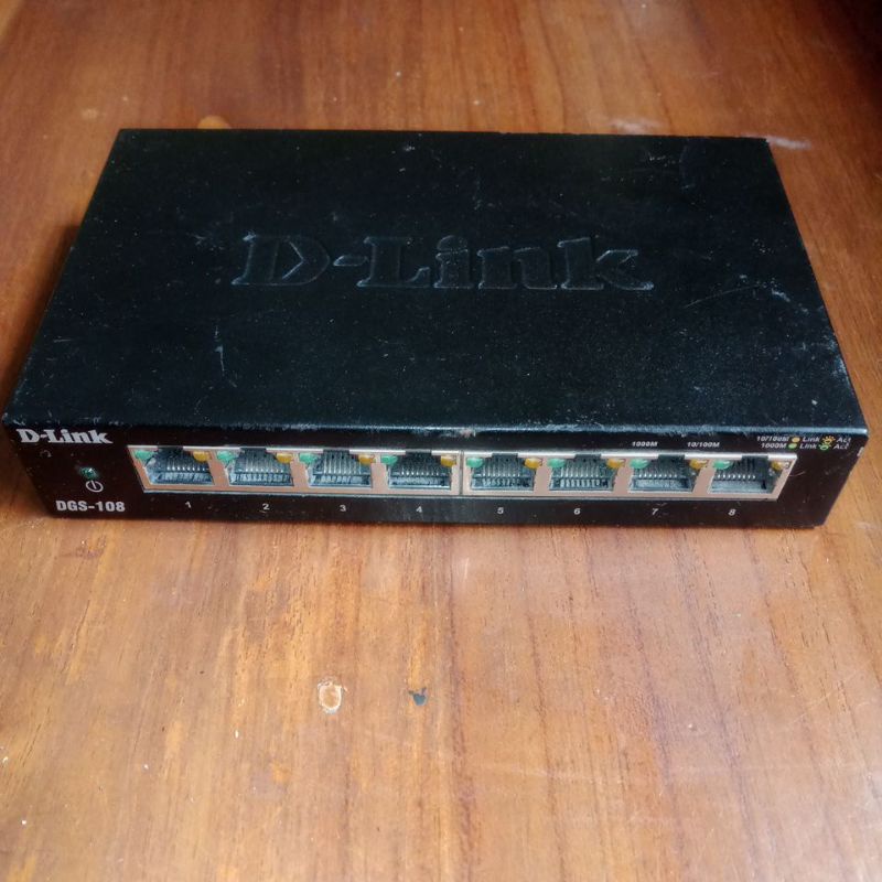 Jual Switch Hub D Link DGS 108 8-Port Gigabit Desktop Switch Metal ...