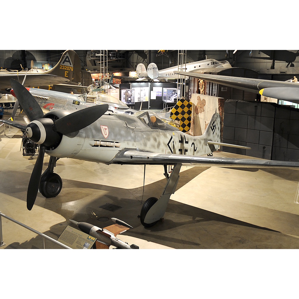 Jual German Focke-wulf FW190D-9 - Hobby Boss 1/72 - Easy Assembly ...