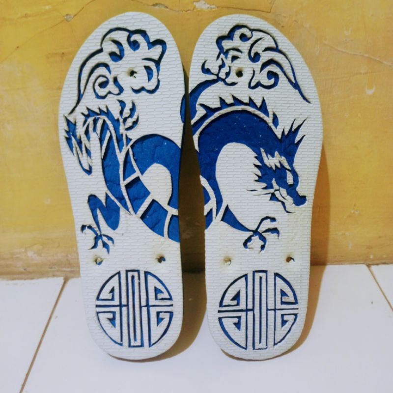 Jual sandal ukir gambar naga sadal ukir swallow bisa pesan gambar ...