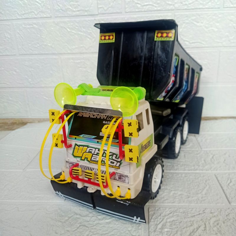 Jual Modifikasi Miniatur truk oleng pasir Mainan mobilan anak-anak ...