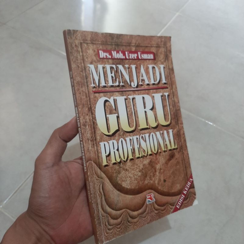 Jual Menjadi Guru Profesional Penulis : Drs. Moh. Uzer Usman | Shopee Indonesia