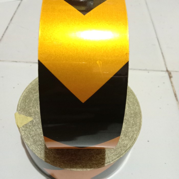 Jual STIKER REFLEKTIVE Panah Hitam kuning / STICKER TAPE 5 CM X 5 METER ...