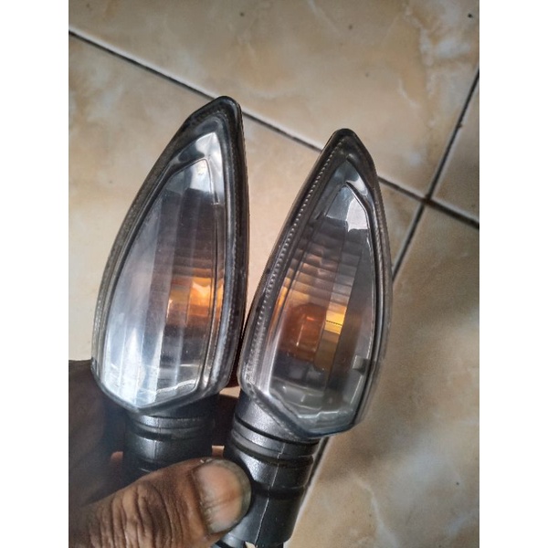Jual lampu sen riting depan Yamaha Vixion new/R15/aerox/mx king bekas ...