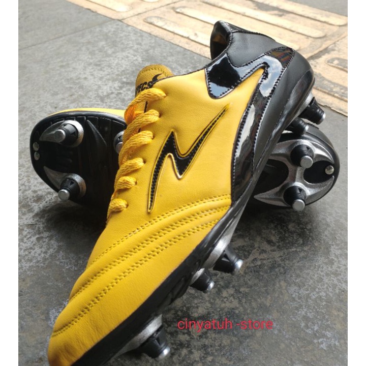 Jual Sepatu Bola Kulit full besi Terbaru 2024 kekinian warna kuning ...