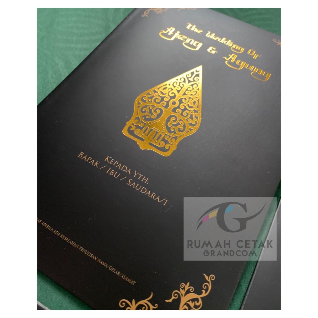 Jual Undangan pernikahan jawa hard cover hitam gold aesthetic | Shopee ...
