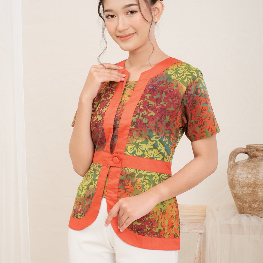 Jual Blus Batik Gradasi Rumi Lengan Pendek Meradelima Katun Oren Bata | Shopee Indonesia