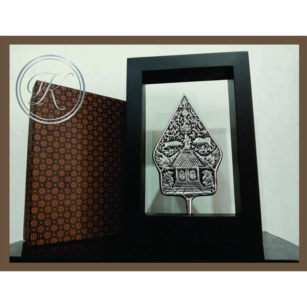 Jual Plakat logam wayang gunungan souvenir kantor hiasan meja dinding ...