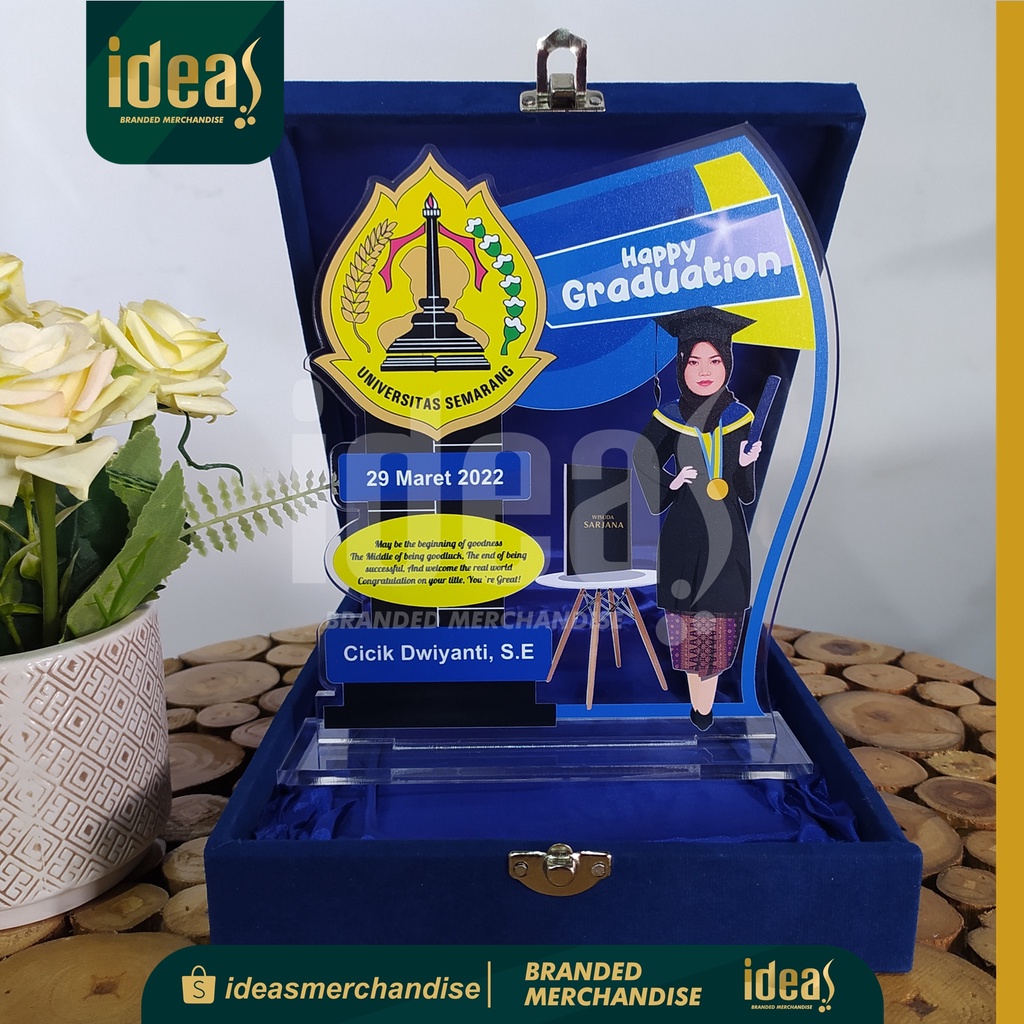Jual PLAKAT AKRILIK KADO WISUDA , VANDEL WISUDA CUSTOM CETAK PRINT UV ...