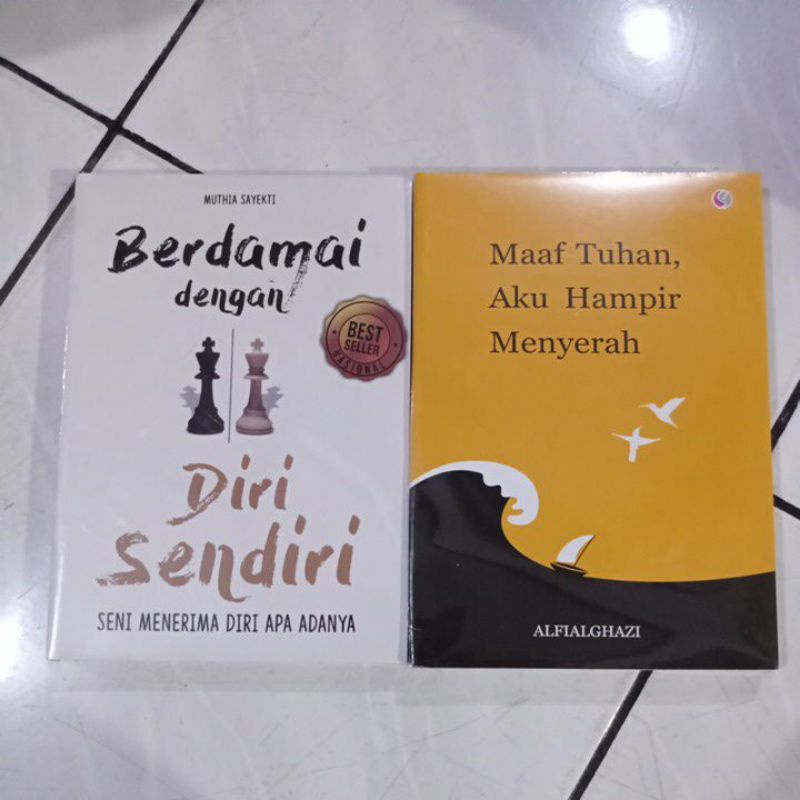 Jual paket 2 buku berdamai dengan diri sendiri & Maaf Tuhan aku hampir menyerah | Shopee Indonesia